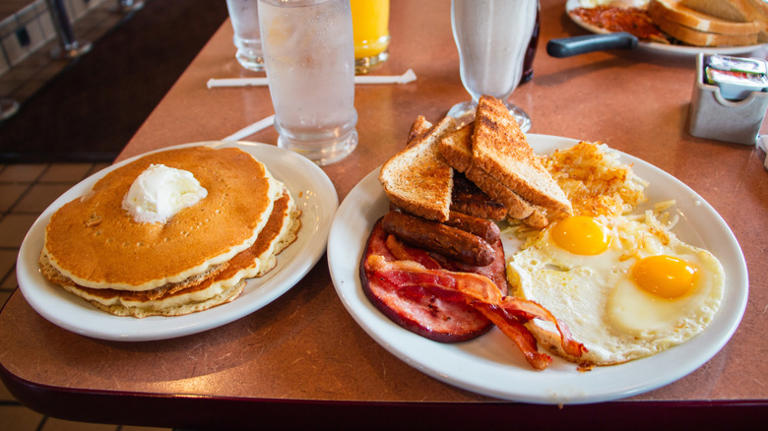 Cracker Barrel vs Bob Evans: The chain that serves the better value ...