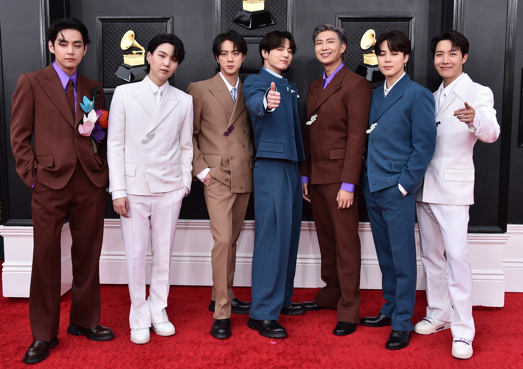 BTS, Cardi B, Lainey Wilson, Muse, Snoop Dogg and others will perform ...