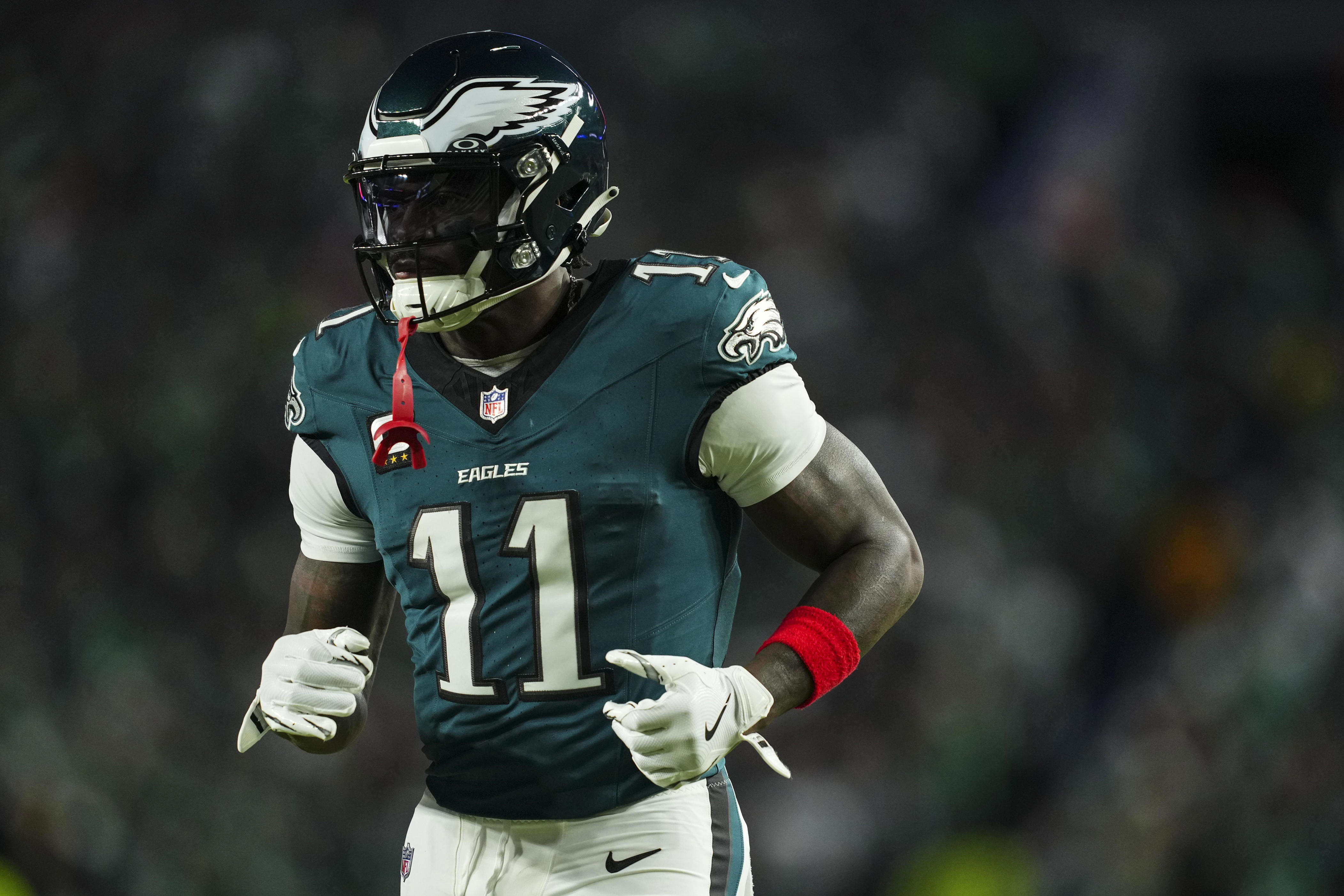 Comparing draft-pick cost of AJ Brown, Patriots and DJ Moore, Bills trades