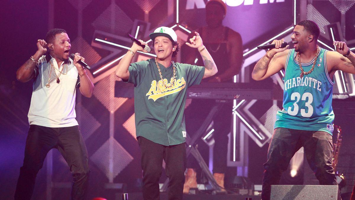 Bruno Mars fan's 'Marry You' proposal turns Toronto concert into real ...