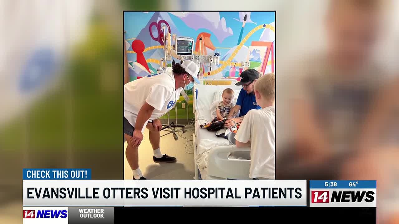 Evansville Otters make special visit to children’s hospital patients