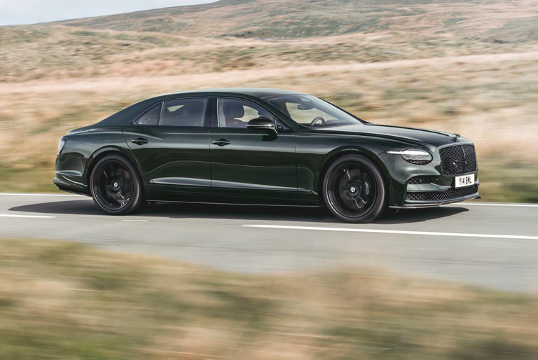 No more four-eyes: new Bentley Flying Spur revealed