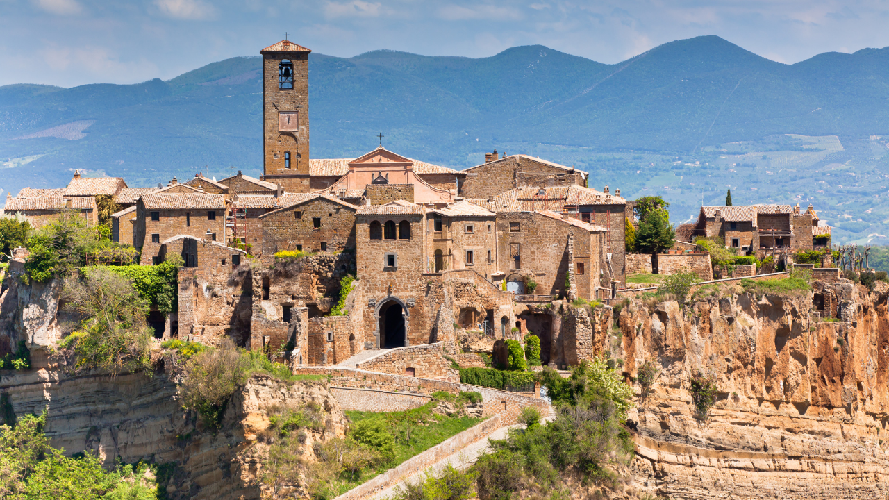 6 ancient cliffside settlements that still attract travelers today