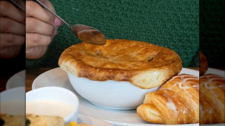 The Olive Garden sister restaurant that actually makes food from scratch