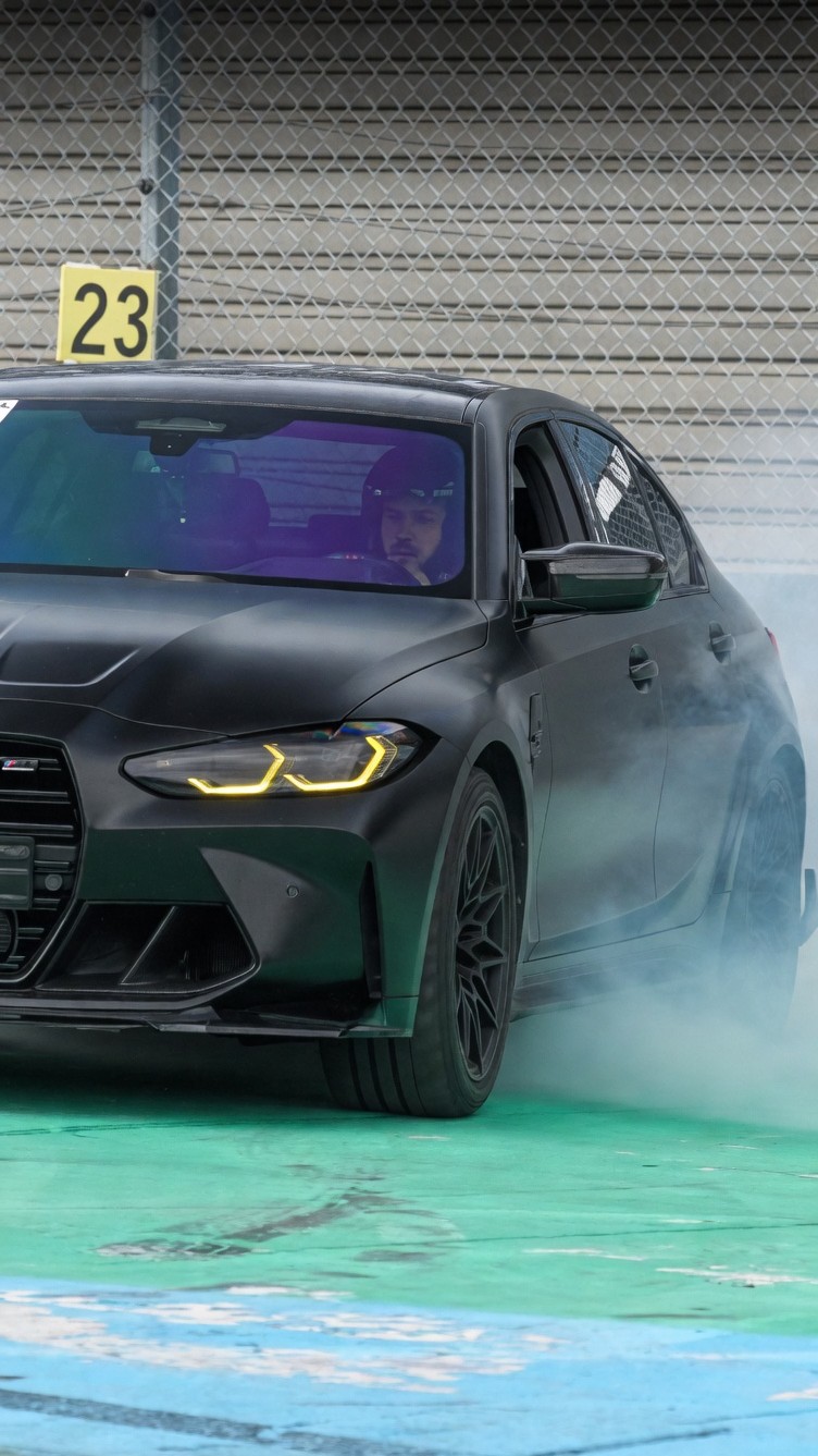 BMW M3 idles and warms up before driving