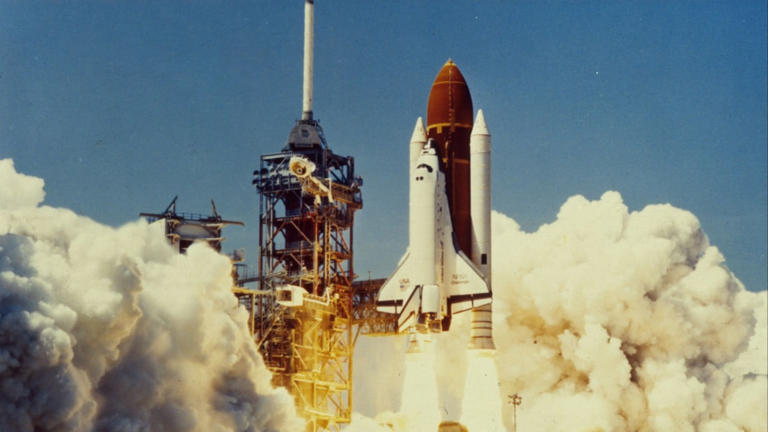 Virgin Galactic rockets 18% Monday: AST SpaceMobile sinks 9%, Rocket ...