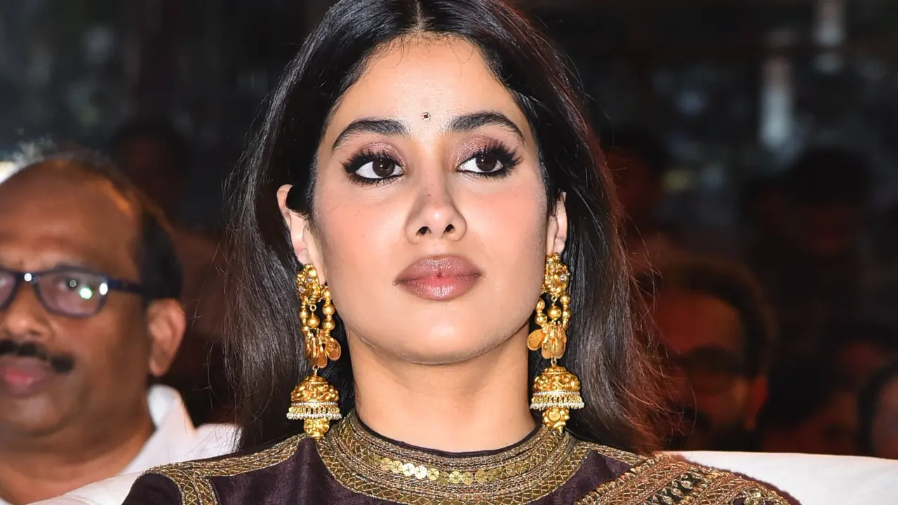 Watch! Ram Charan's bodyguard lifts fan who made Janhvi Kapoor ...