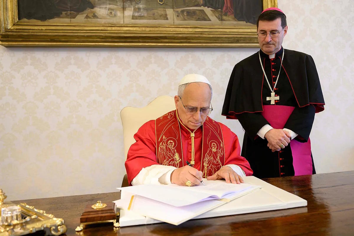 The Pope against the evil one: this is the game of thrones of AI