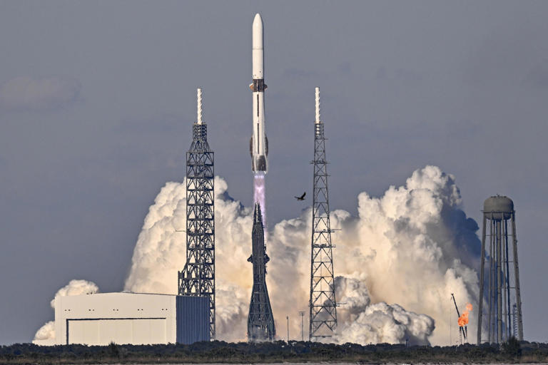 Blue Origin rocket explosion may compromise NASA moon missions