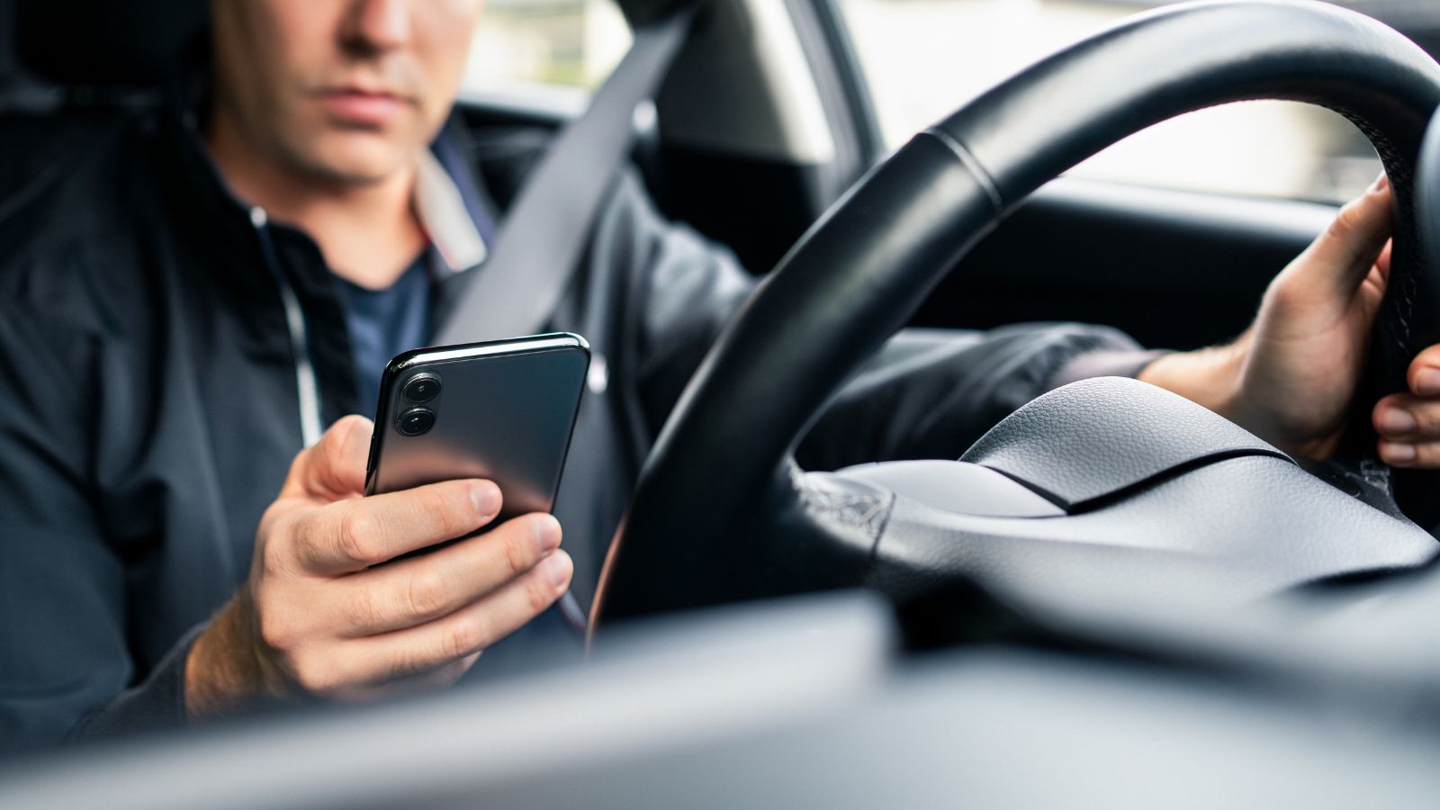 21 driving habits that could get Canadians fined without realizing it