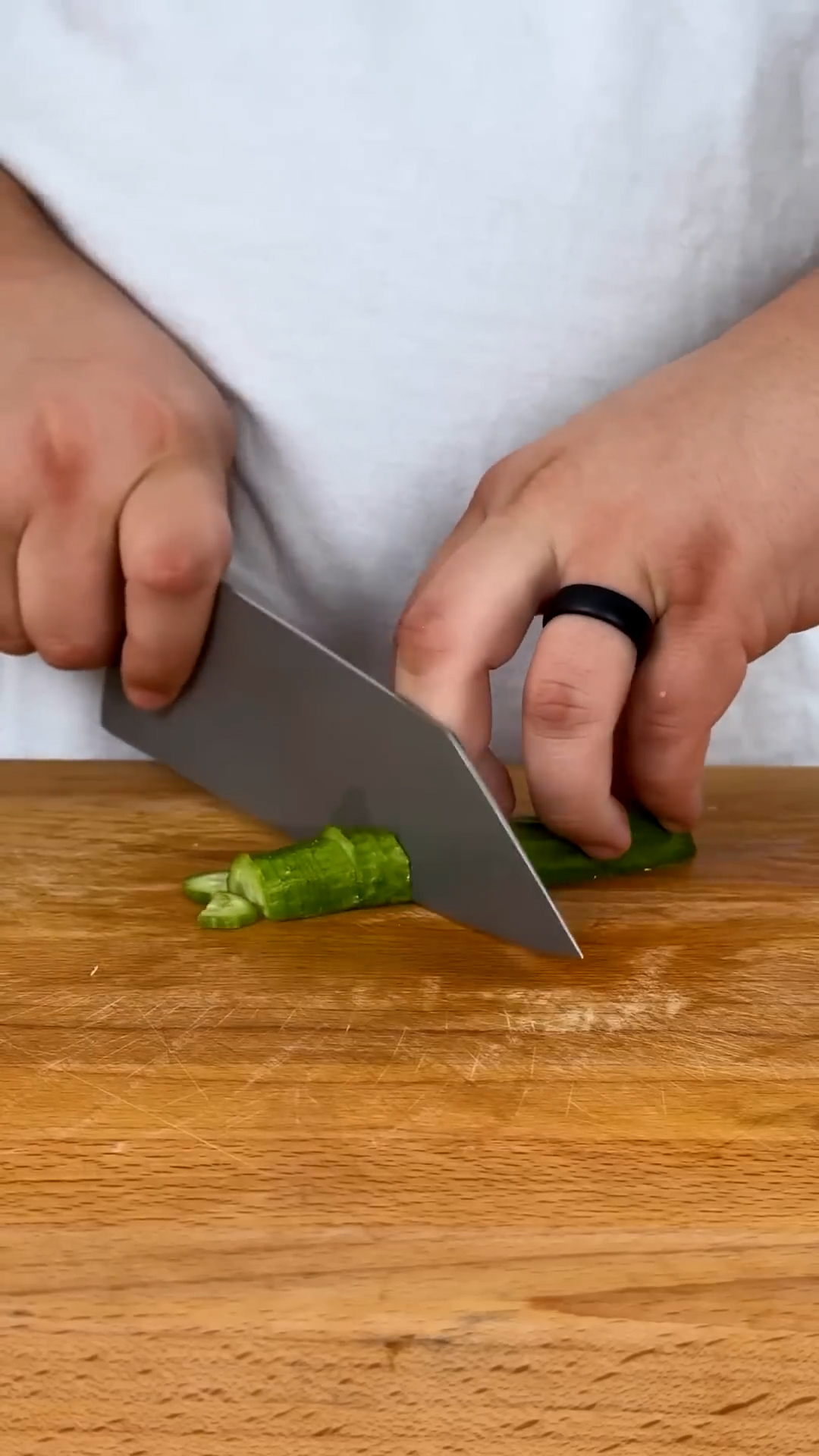 Speed cutting technique to slice vegetables instantly