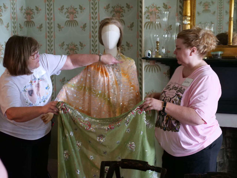 Edwardsville workshop helps guests create looks for upcoming Jewels Ball