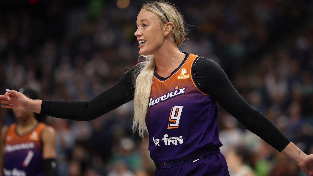 Sophie Cunningham involved in on-court altercation during Fever-Fire game