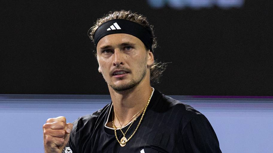 Alexander Zverev's GF Sophia Thomalla reacts after 'pressure' question ...
