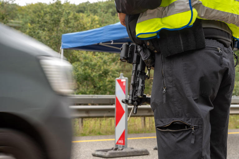 Brussels calls on Germany to phase out EU internal border checks