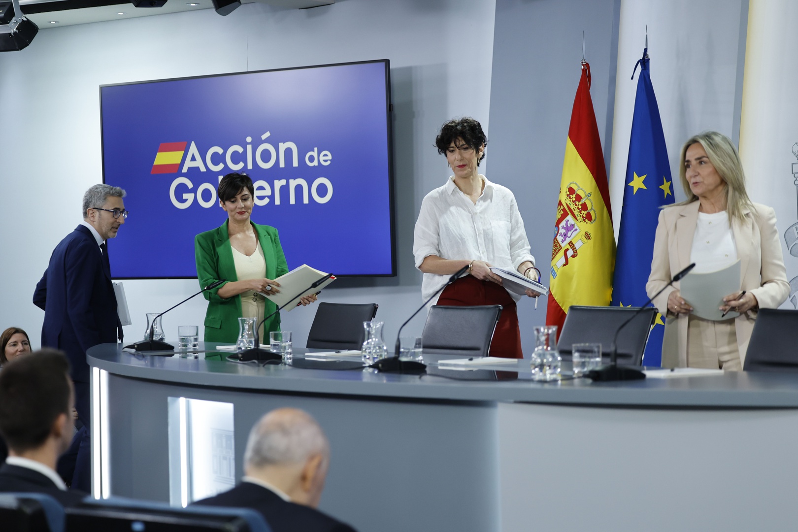 Elma Saiz pregunta a Ayuso si compartió con el papa su intento de ...
