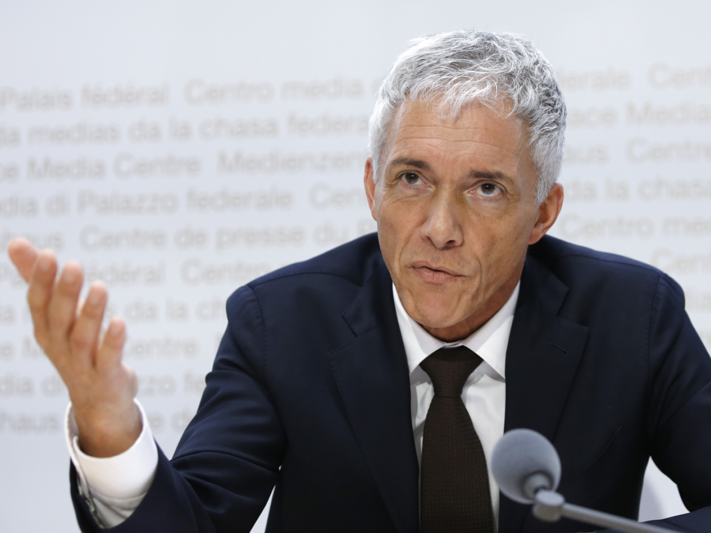 Incendie de Crans-Montana : Michael Lauber critique l'enquête