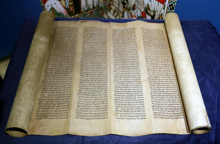 Rare medieval Sefardi Torah scroll goes on display at ANU - Museum of ...