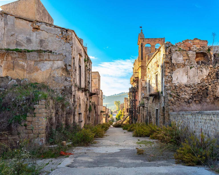 Krass! Riesiger Lost Place mitten in Sizilien – so tragisch ist die ...