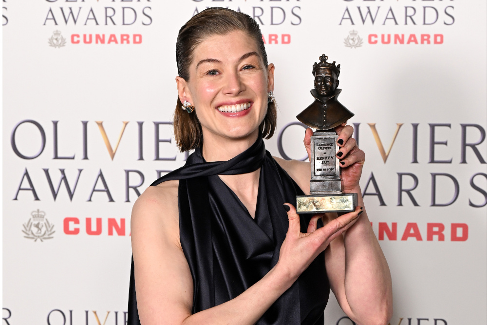 Rosamund Pike calls out audience member for texting during performance