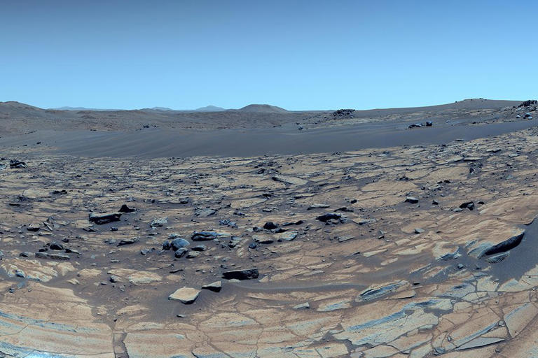 Clear skies on Mars – NASA rover captures one of the sharpest panoramas ...
