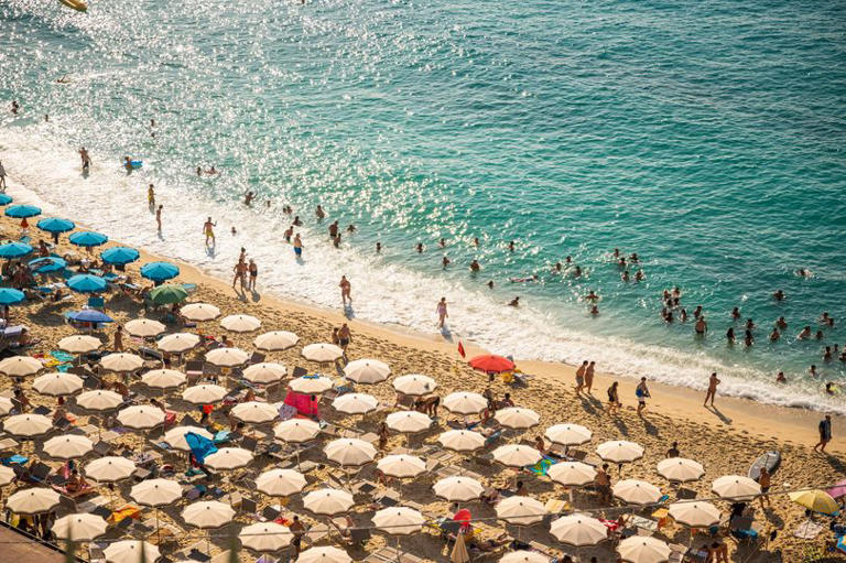 UK workers in bid for new 'minimum' holiday entitlement when starting a job