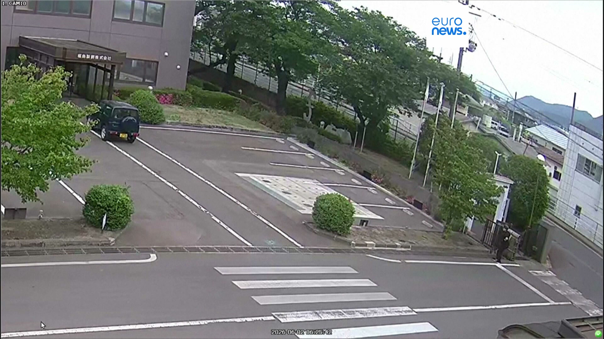 Moment bear chases and attacks workers in Japan