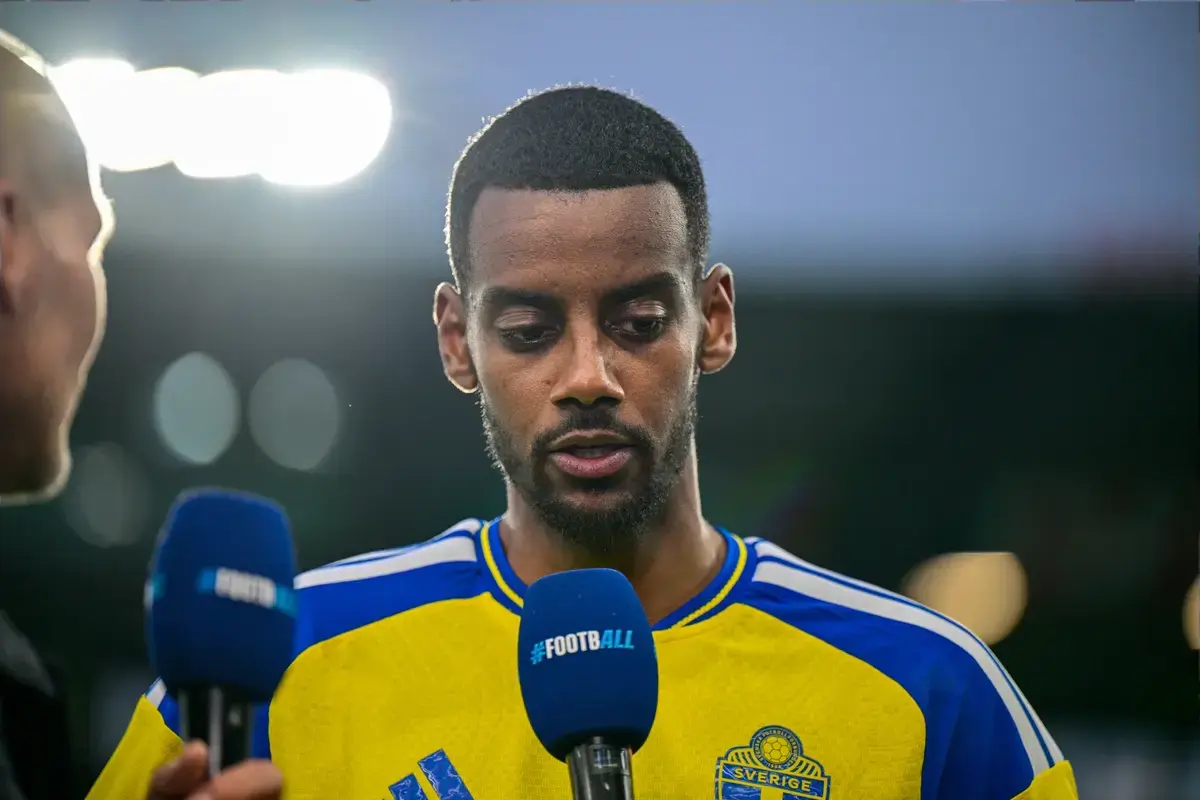 Alexander Isak reveals "disconnect" with Liverpool