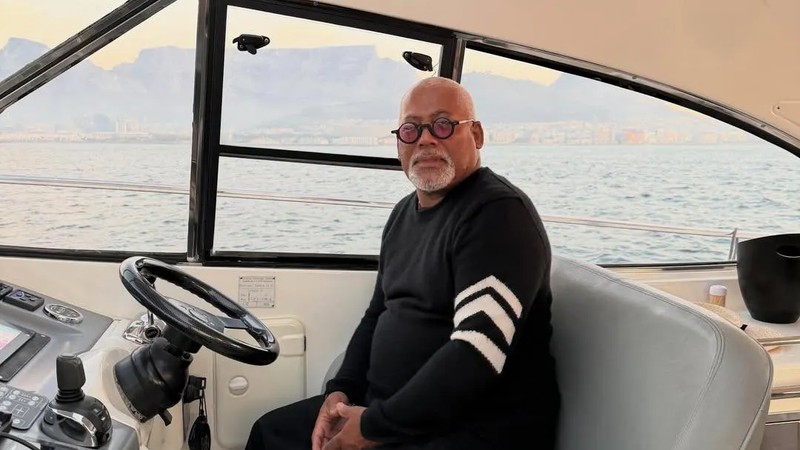 Watch: Jonathan Butler enjoys sunset sailing in Cape Town and reminds ...