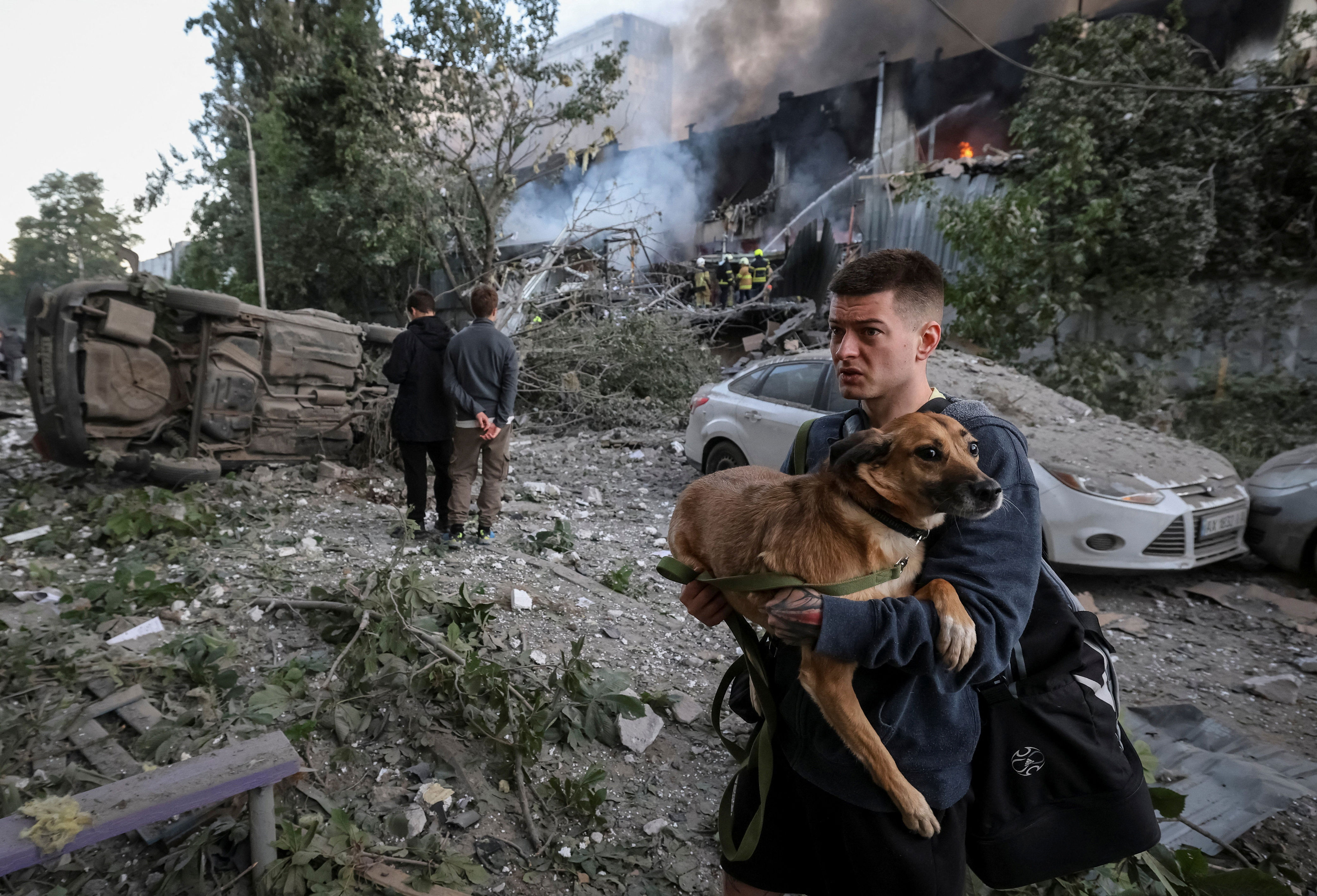 Russia pounds Ukraine in one of the largest attacks of the war
