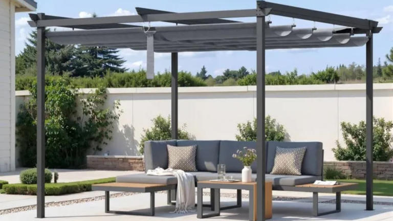 Cette pergola à toit rétractable fait fureur chez les internautes, et ...
