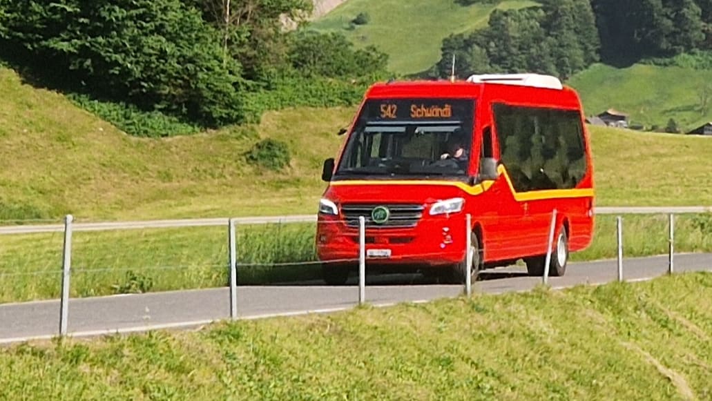ÖV-Panne in Glarus: Neue E-Busse kommen den Berg nicht hoch
