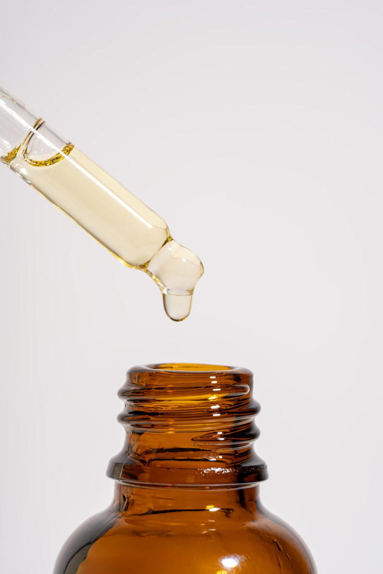Il tea tree oil è l’ingrediente botanico che sta trasformando shampoo e ...