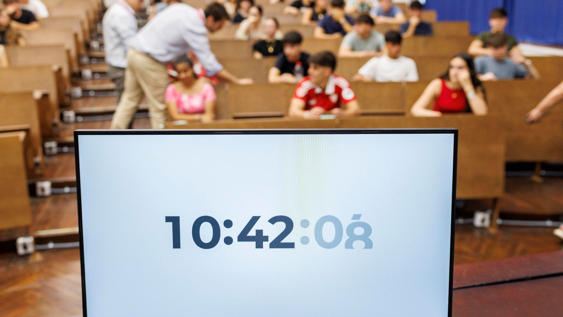 El 75 % de los universitarios graduados hace cuatro años están ya ...
