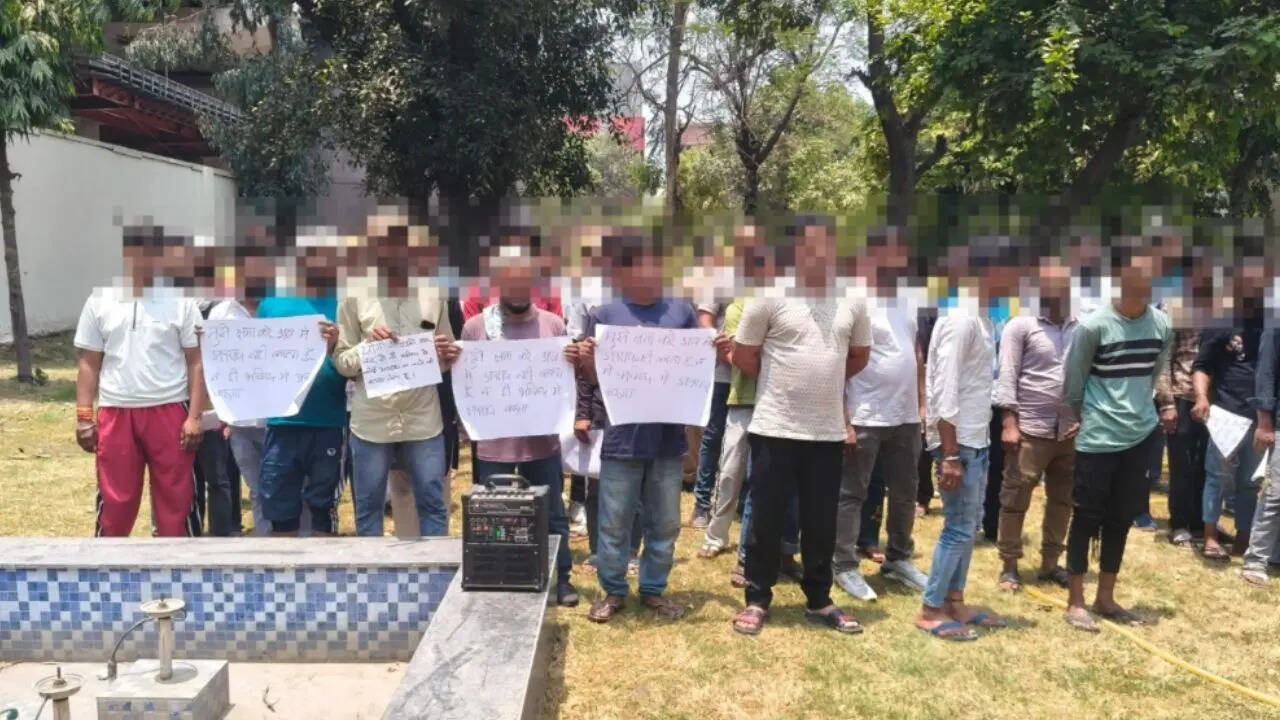 'Yogi ji, maaf kar dijiye': Several criminals take oath to quit crime ...
