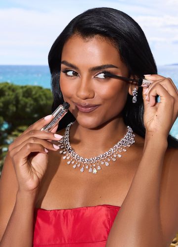 „Ich bin ein Mensch – ich habe auch Unsicherheiten“: Simone Ashley im ...