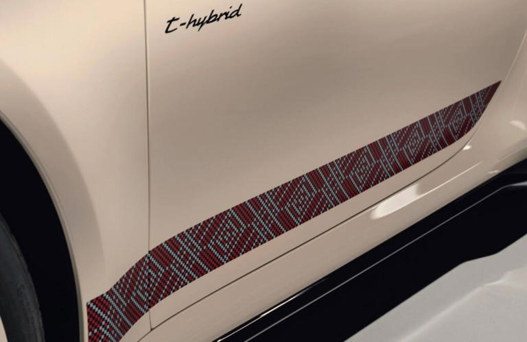 Wat een parel: Porsche viert 70 jaar in het Midden-Oosten met zéér ...