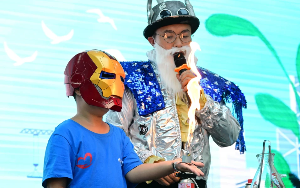 Fun science experiments kids can actually do