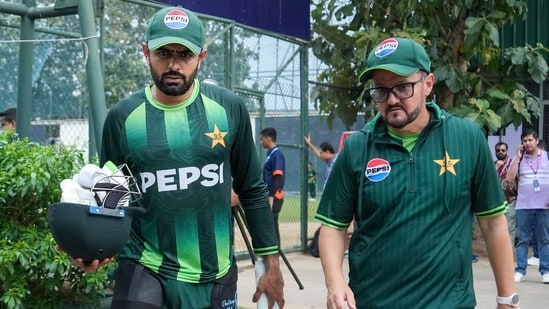 Mike Hesson goes on offensive, Pakistan coach defends use of spin ...