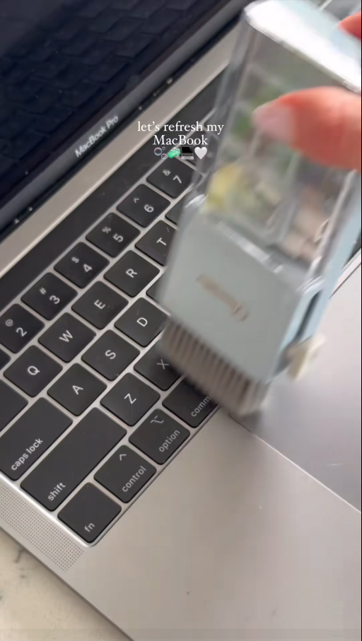 Cleaning your MacBook: Removing fingerprints and smudges easily