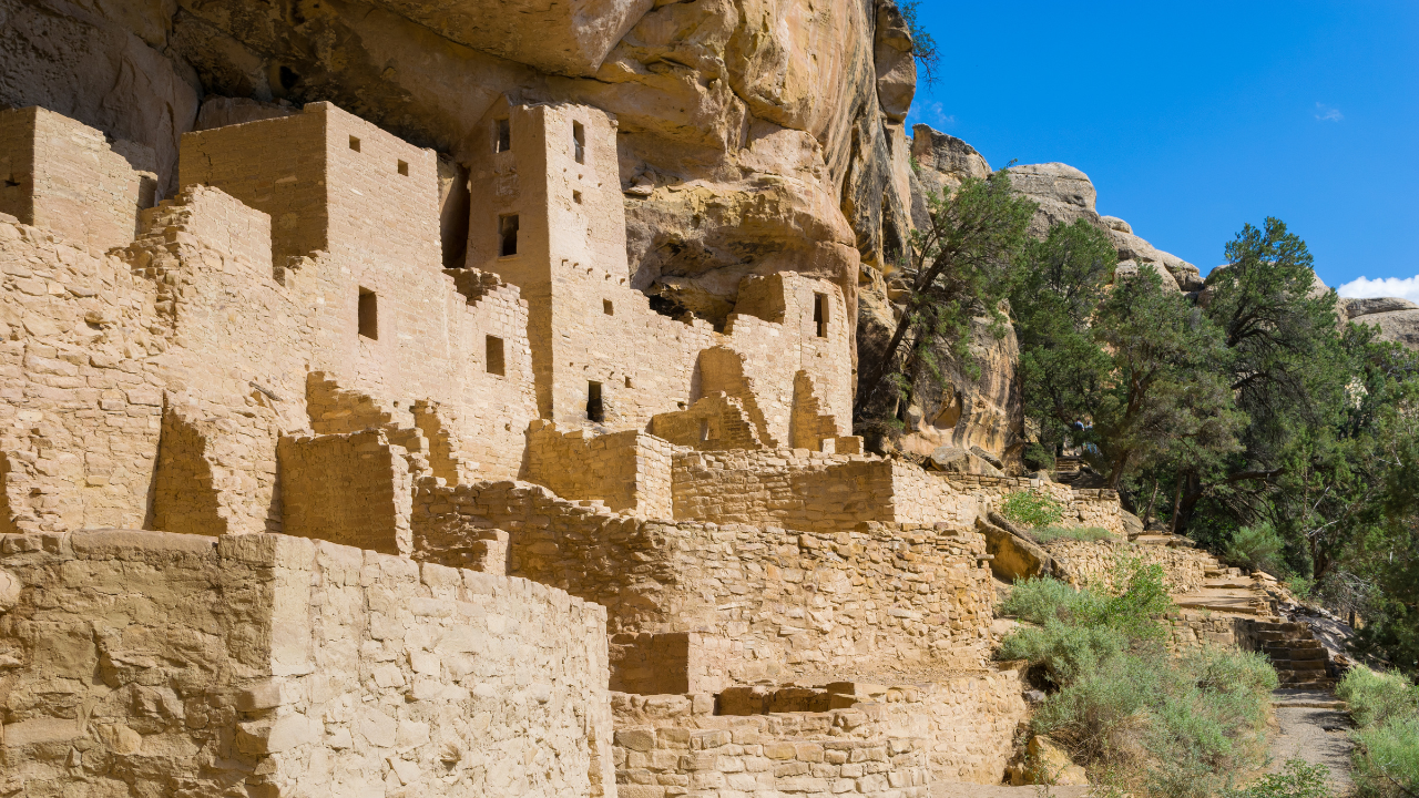 6 ancient cliffside settlements that still attract travelers today