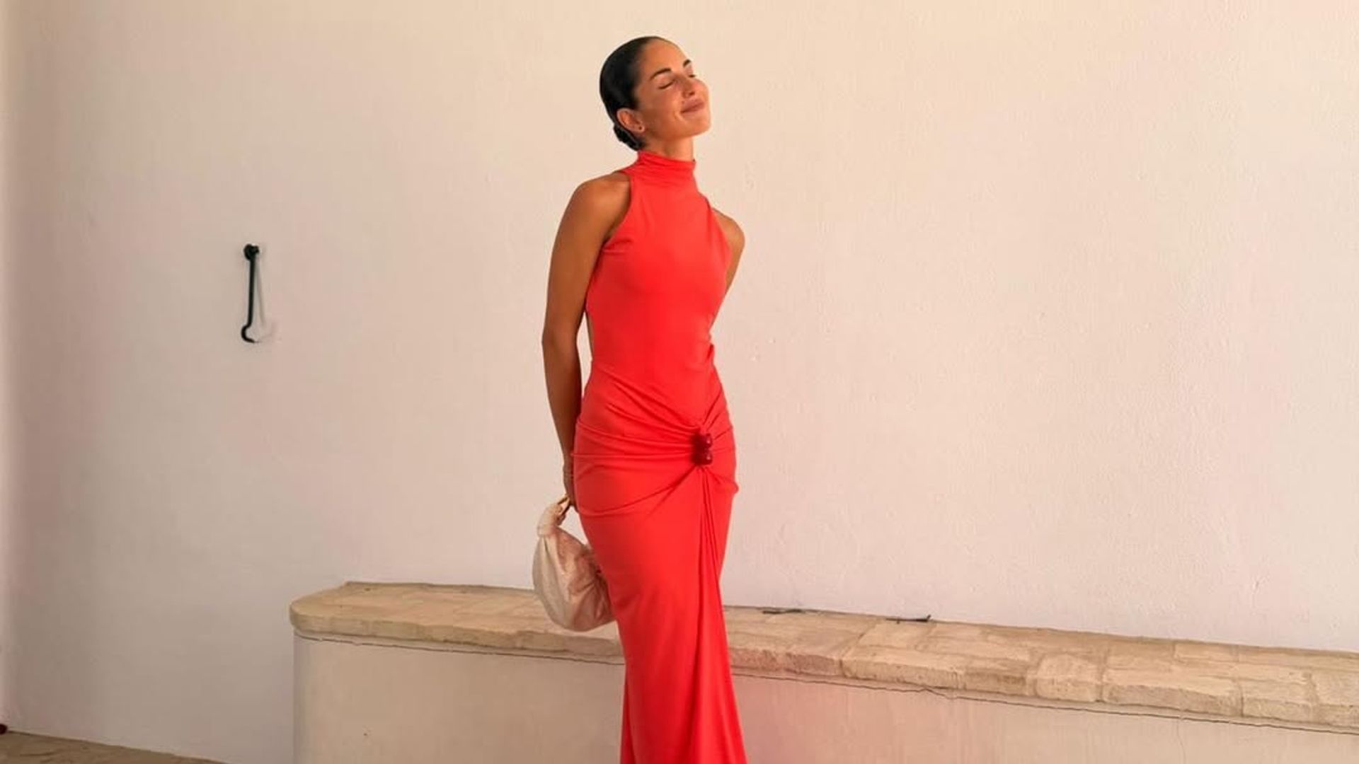 Del mantón de Manila reinterpretado por Tana Rivera al rojo intenso de ...