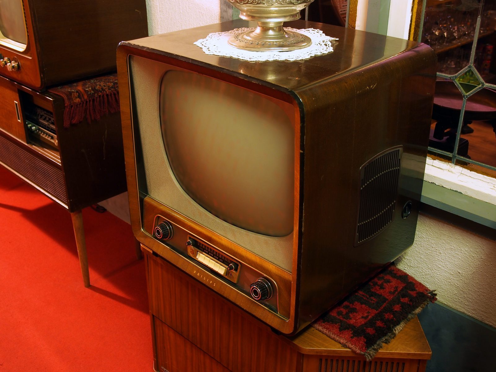 The years before color TV produced closer families than anyone expected