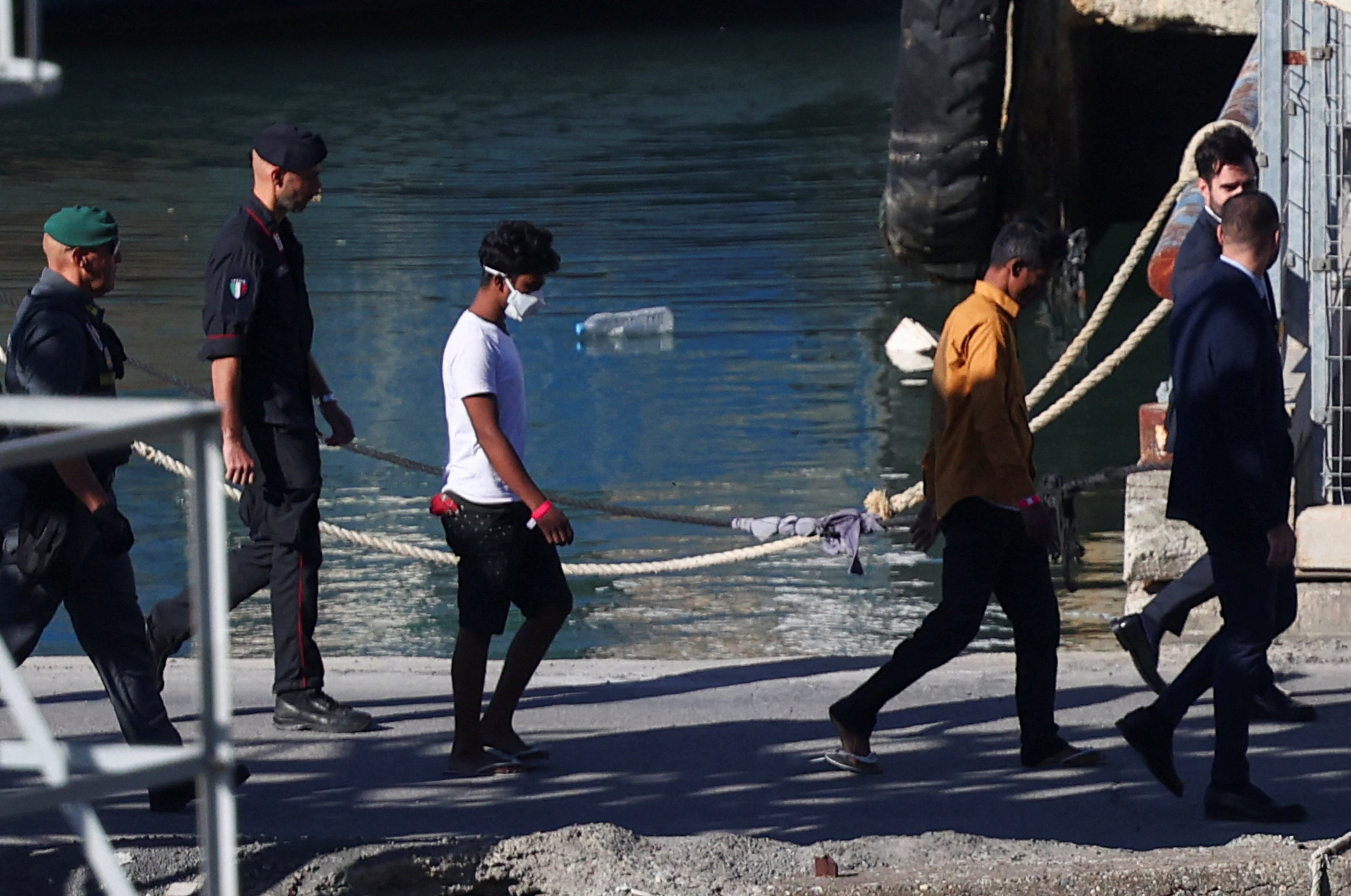 EU to boost migrant deportations with 'return hubs' outside bloc
