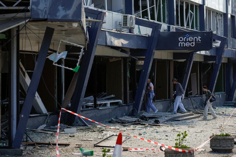 At least 22 killed in heavy Russian attack on Ukrainian cities