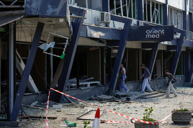 At least 18 killed in heavy Russian attack on Ukrainian cities