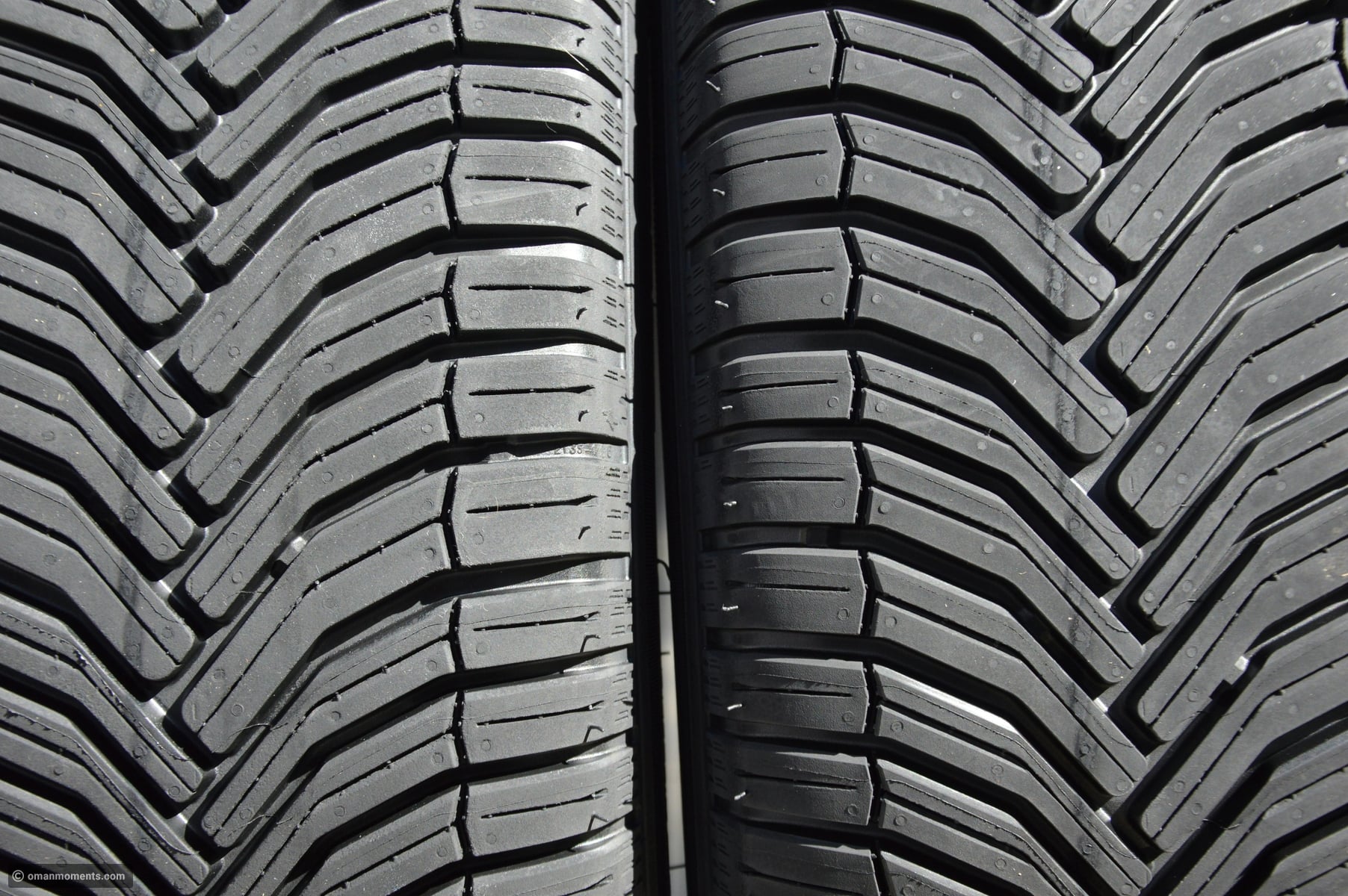 What's the reason behind tires with white lettering?