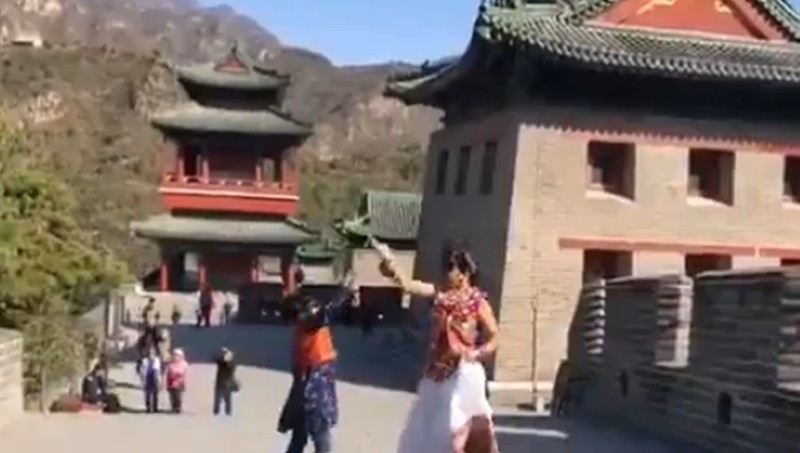 Viral video: Indian group dances garba at Great Wall of China ...