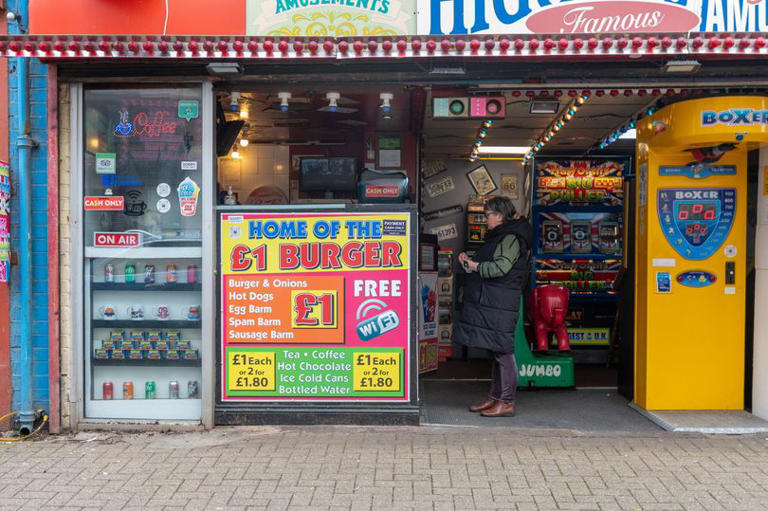 Seaside town bar with £1 burgers people will wait over an hour for