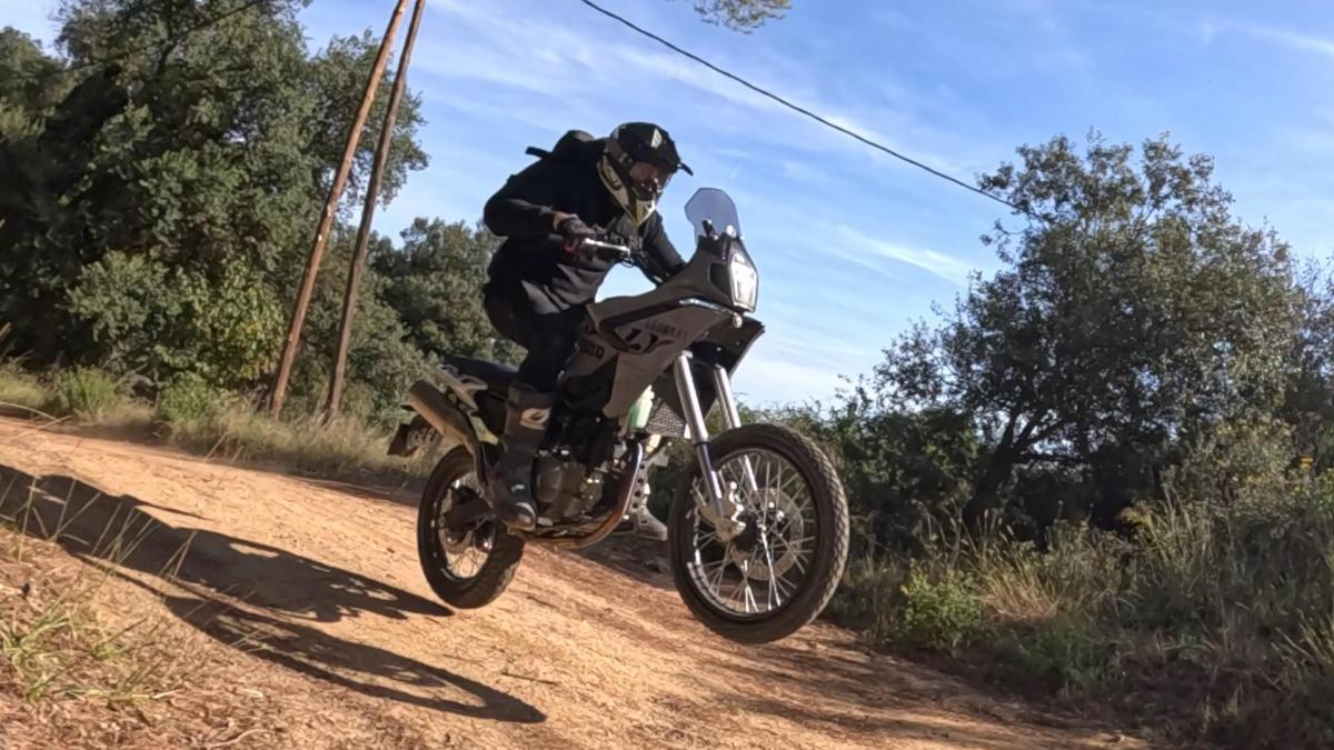 Nueva moto trail diseñada y desarrollada en Mataró: aspecto robusto ...